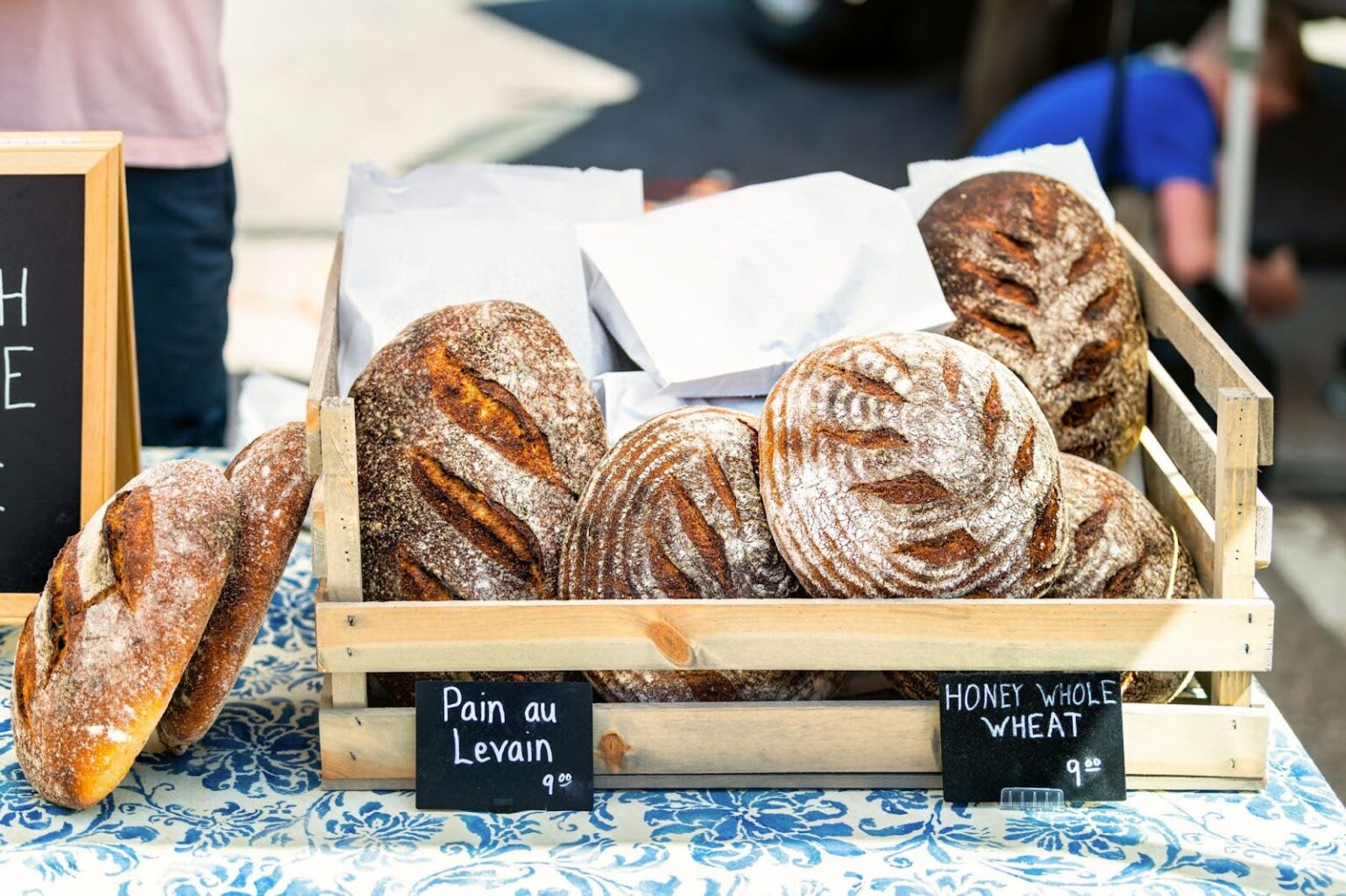 9 Creative Farmers Market Display Ideas for Your Bakery | shopPOPdisplays
