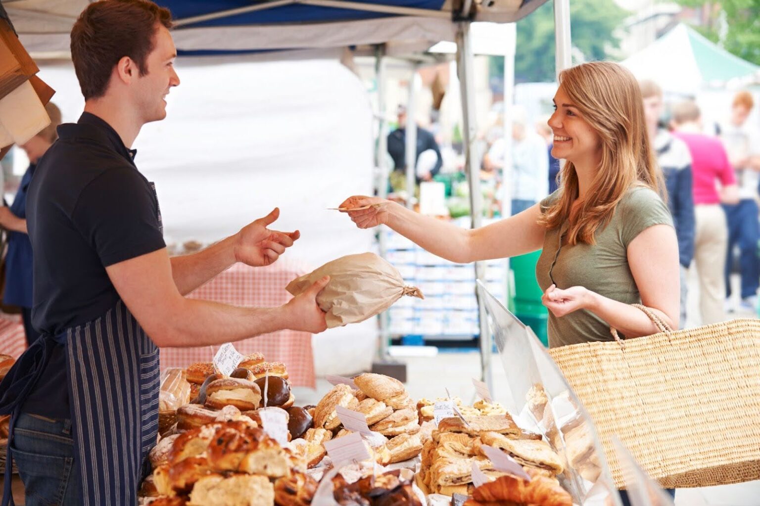 9 Creative Farmers Market Display Ideas for Your Bakery | shopPOPdisplays