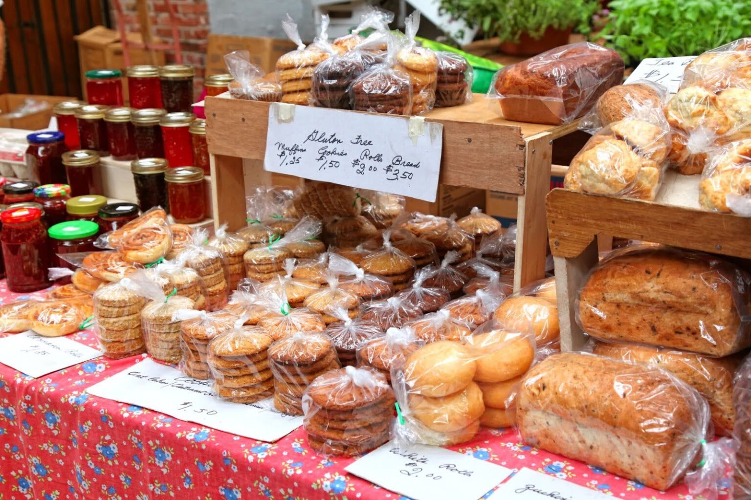 9 Creative Farmers Market Display Ideas for Your Bakery | shopPOPdisplays