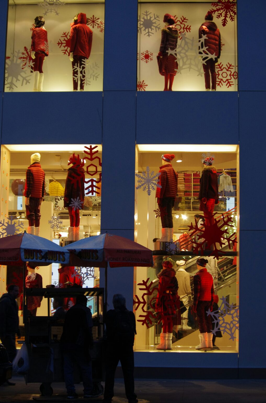 7 Christmas Display Window Ideas | shopPOPdisplays